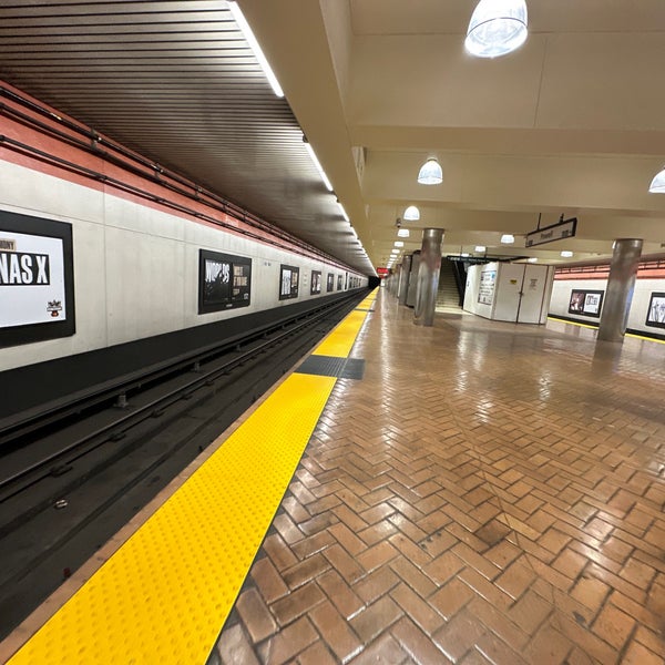 Photos at Powell St. BART Station - Metro Station in San Francisco