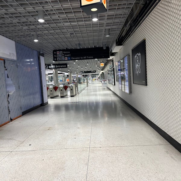 Photos at Powell St. BART Station - Metro Station in San Francisco