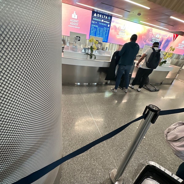 Delta Air Lines Check-in - West Los Angeles - 9 tips from 2060 visitors