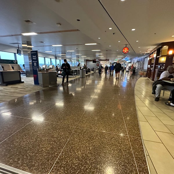 Gate S9 - Airport Gate