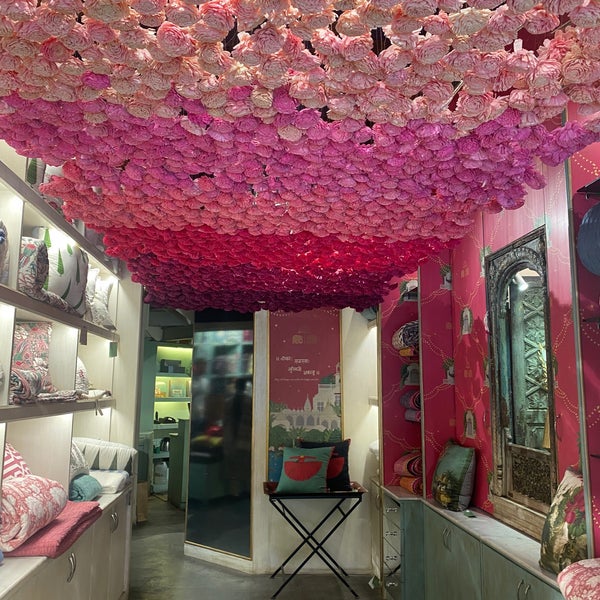 Good Earth Khan Market