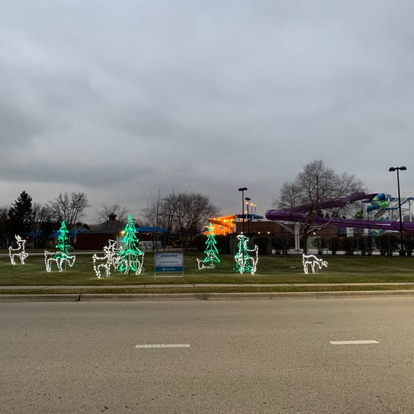 Centennial Park Aquatic Center - Water Park