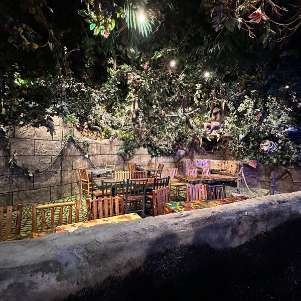 Rainforest Café - 35 tips