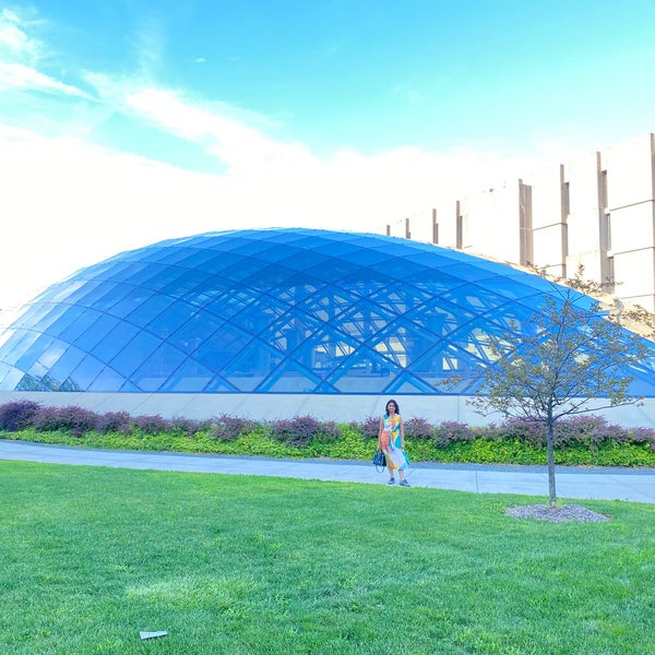Joe and Rika Mansueto Library - College Library in Chicago