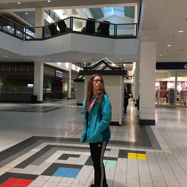 Photos at Anchorage 5th Avenue Mall - Shopping Mall in Downtown Anchorage