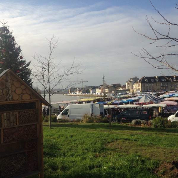 Photos at Gare SNCF de Creil - Place Charles de Gaulle