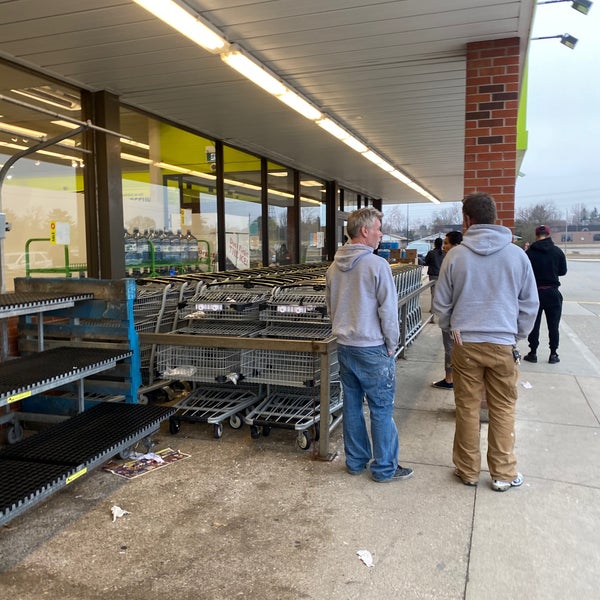 FreshCo Westmount & Ottawa - Grocery Store in Kitchener