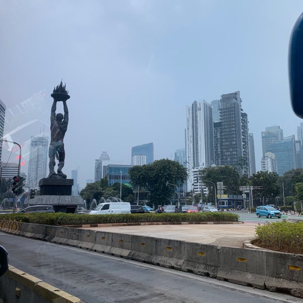 Photos at Patung Pemuda Membangun - Bundaran Senayan - Monument in ...