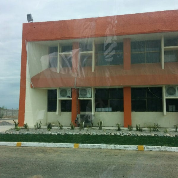 Instituto Tecnologico de Hermosillo - College Engineering Building