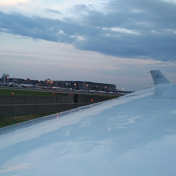 Signature Flight Support - Minneapolis, MN