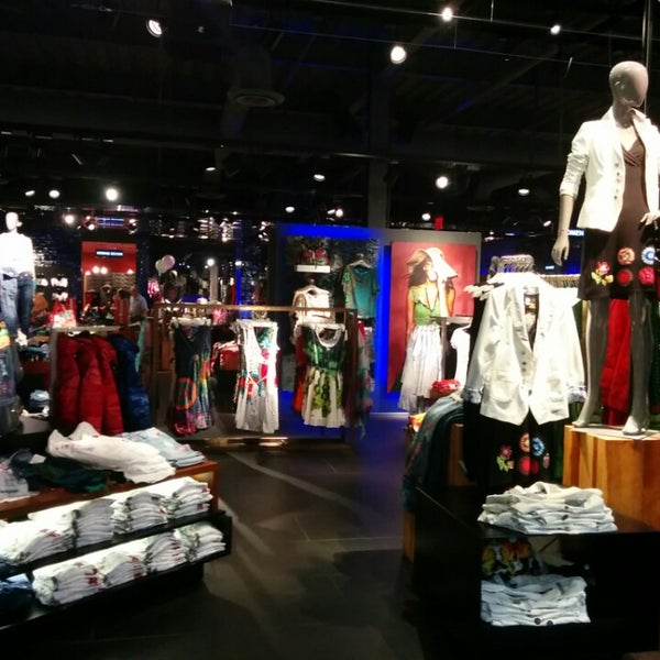 579 Store In The Mall