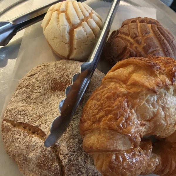 La Monarca Bakery & Cafe - Café in Hollywood