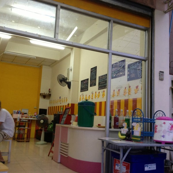Kook Kai Café (กุ๊กไก่คาเฟ่) (Now Closed) - Thipphawan Rd