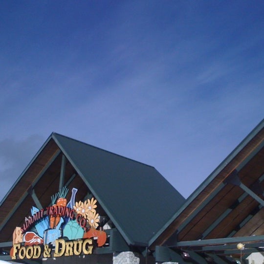 Summit Trading Co (Now Closed) - Grocery Store in Puyallup