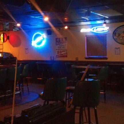 Hot Shots Bar & Grille - 2 tips from 165 visitors