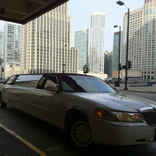 Elegant Limousine Garage - Coworking Space