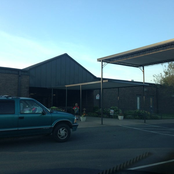 George Whitten Elementary School - Elementary School in Hendersonville