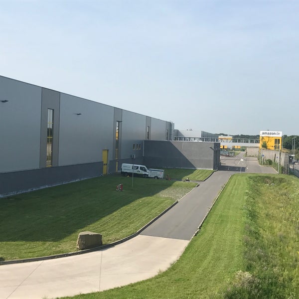 Amazon Fulfillment DUS2 - Distribution Center
