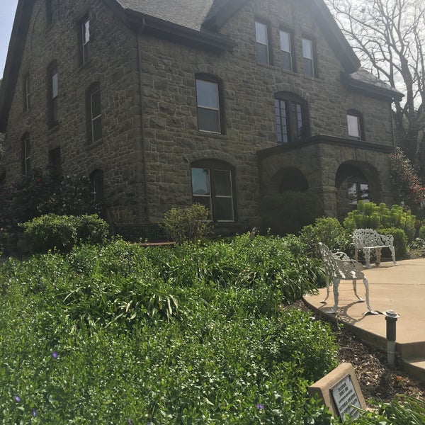 Elliston Vineyards - 463 Kilkare Rd