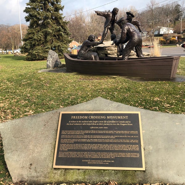 Freedom Crossing Monument - 2 tips from 84 visitors