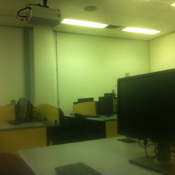 E1 Basement Computer Lab - Bronzeville - 0 tips