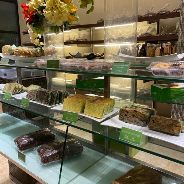 Leona's Cakes & Pastries - Bakery