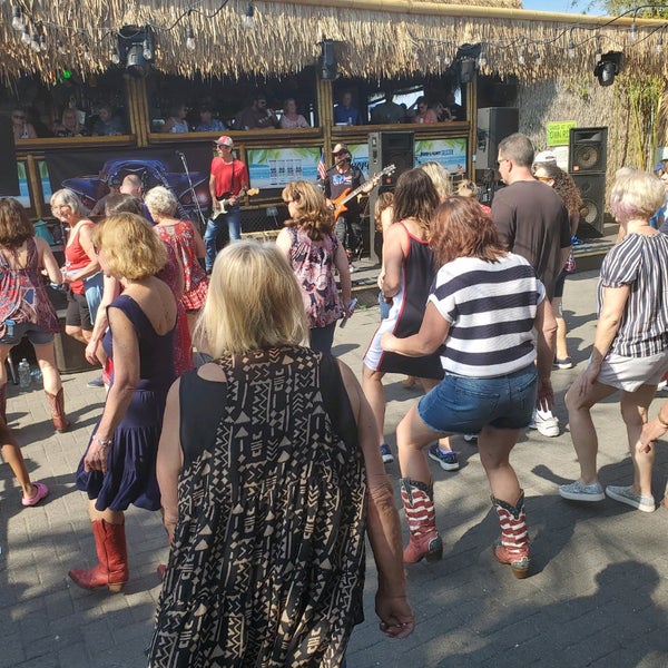 Dublin Deck - 325 River Rd.