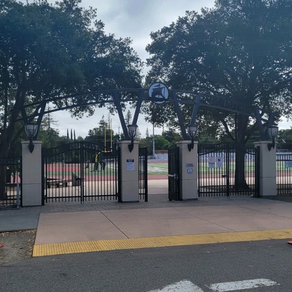 Palo Alto High School - 6 tips from 1010 visitors