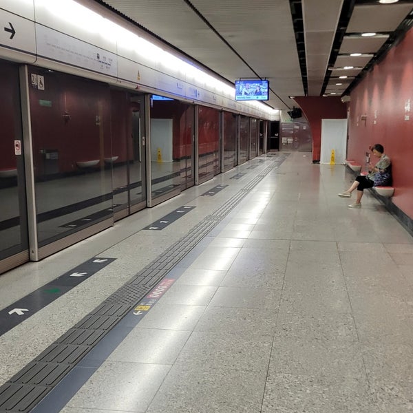 MTR Central Station Platform 4 中環站4號月台 - Platform in 中区
