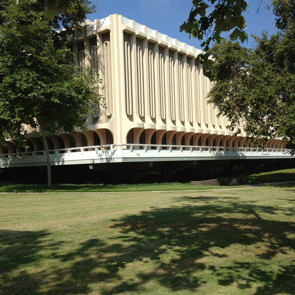 Langson Library - University of California-Irvine - Irvine, CA