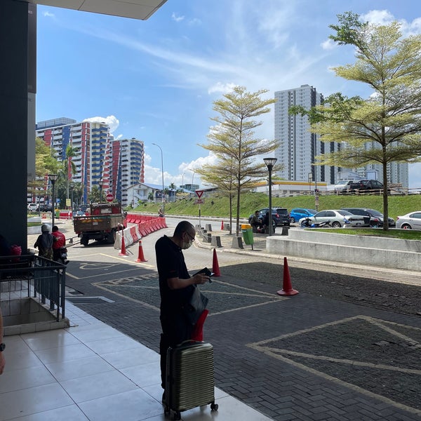 Pasar Awam Larkin - Market