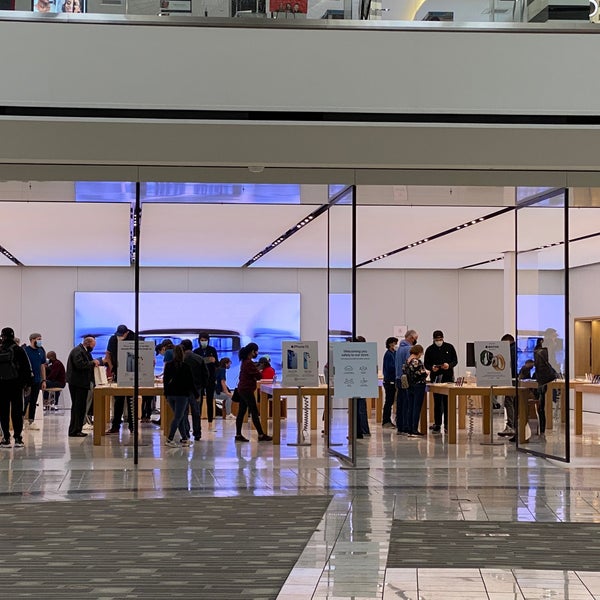Apple Stoneridge Mall - Pleasanton, CA
