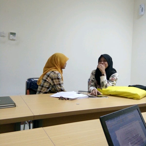 Gedung Rektorat UTM (Graha Utama) - College Administrative Building