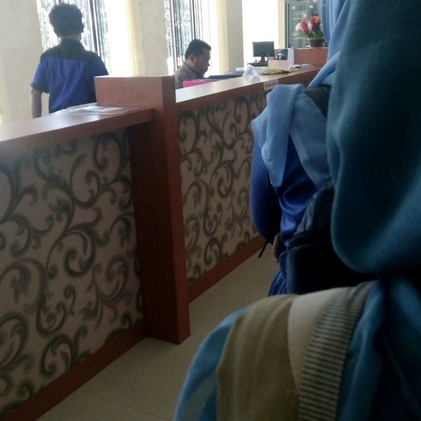 Gedung Rektorat UTM (Graha Utama) - College Administrative Building