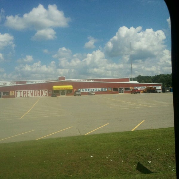 Shelton's Firework Warehouse - 3 tips from 115 visitors