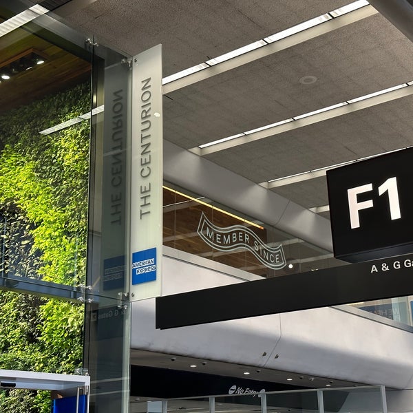 Gate F1 - Airport Gate