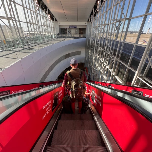 Gate B22 - Dallas, TX