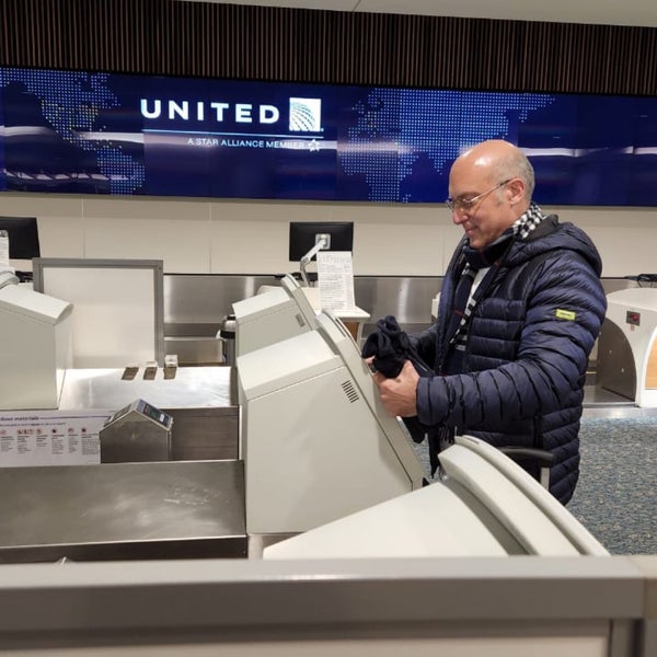 United Airport Ticket Counter