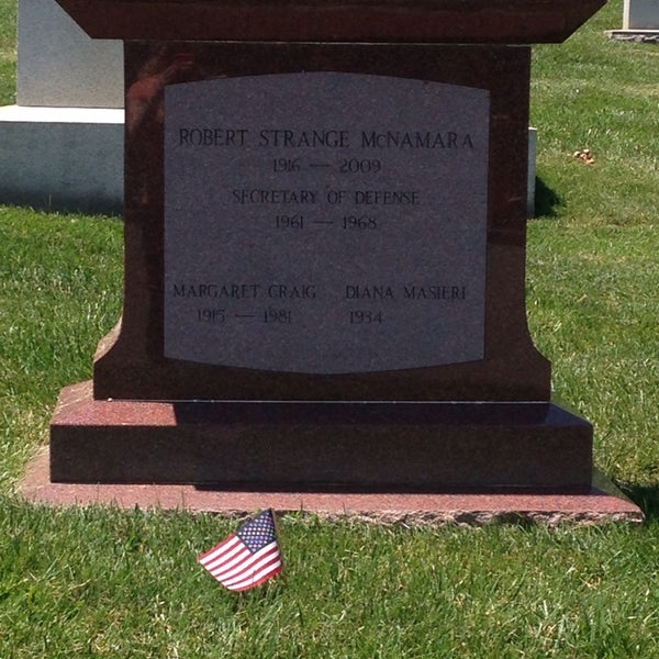 grave of robert mcnamara - 8 visitors