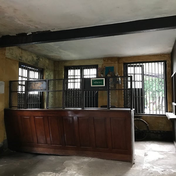 Myanmar Post Office (Botataung) - Post Office