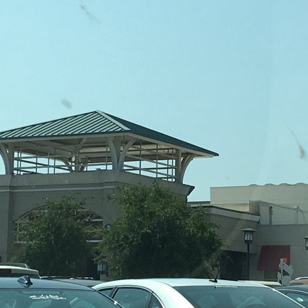 Photos at Broadway Square - Tyler, TX