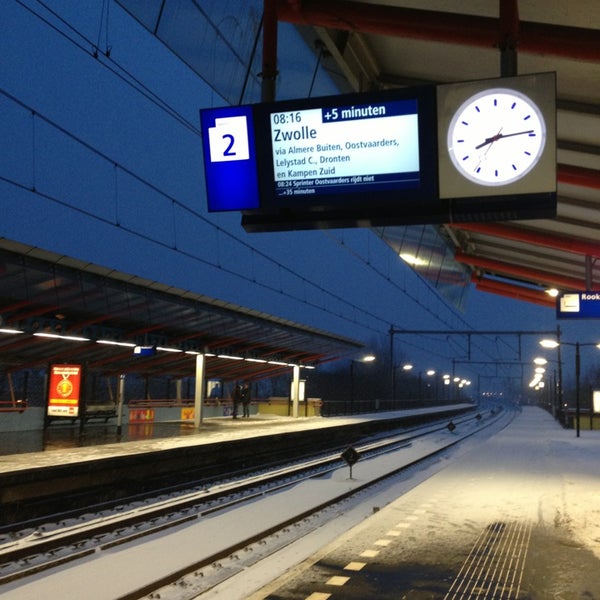 Station Almere Parkwijk - Train Station in Almere