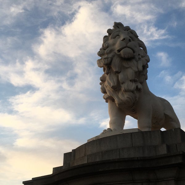 The South Bank Lion - Waterloo - 3 tips from 172 visitors