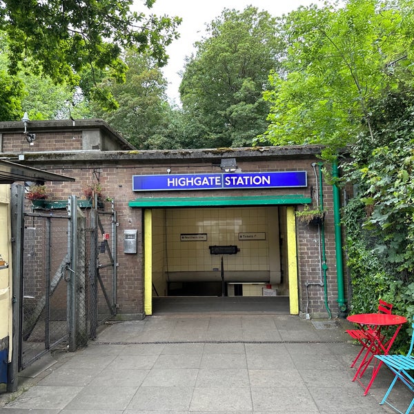Highgate London Underground Station - Archway Rd