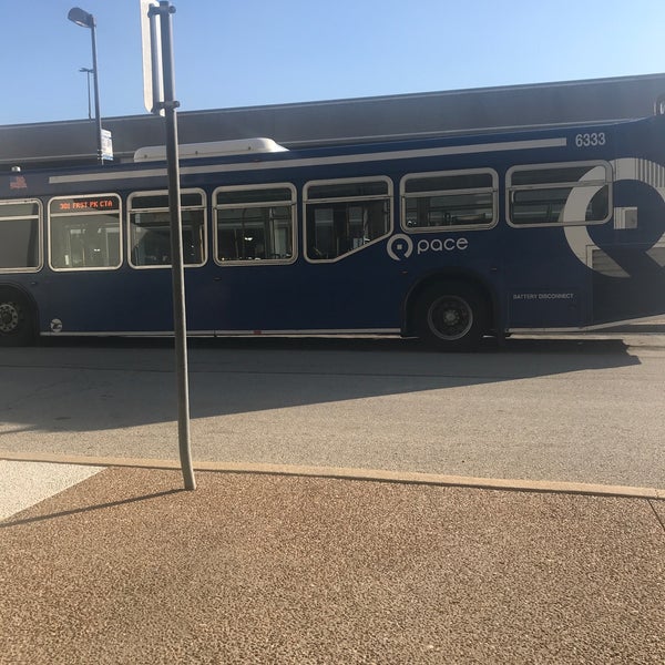 Pace Suburban Bus Stop - Oak Brook Center - Bus Station in Oak Brook