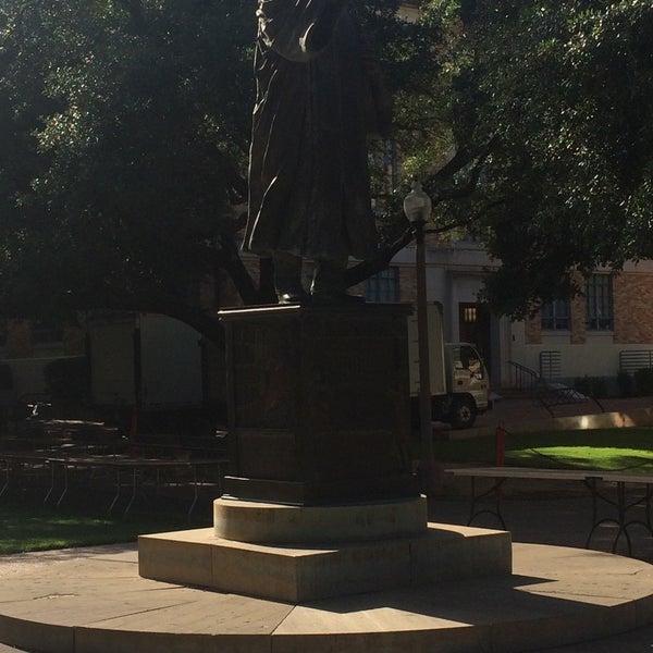 Dr. Martin Luther King Jr. Statue at The University Of Texas At Austin ...