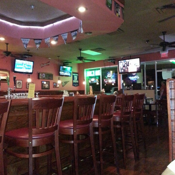 The Sandtrap Bar And Grill - American Restaurant
