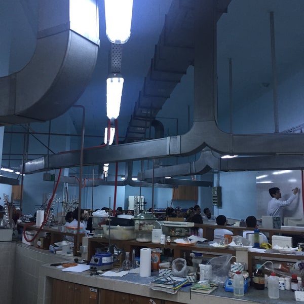 Farmasötik Kimya Laboratuvarı - College Lab in Selimiye