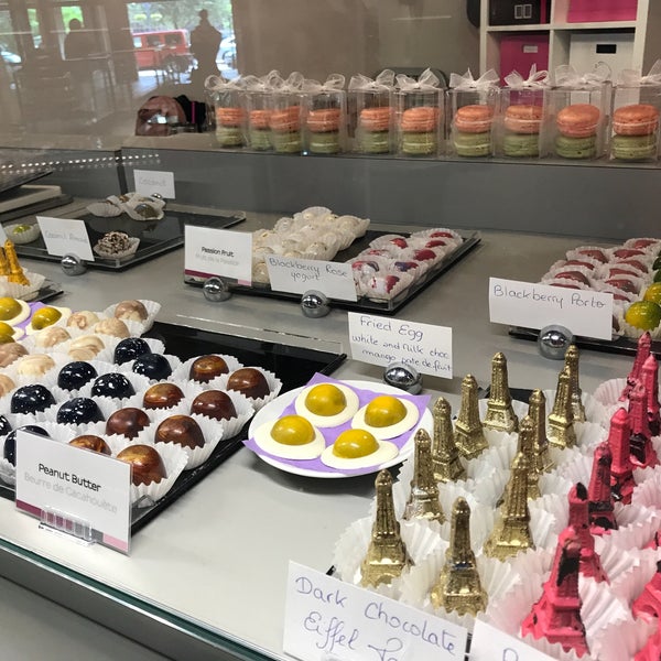 Le Macaron - Dessert Shop
