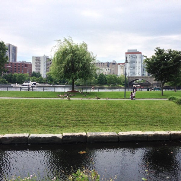 North Bank Park Foot Bridge - Scenic Lookout in East Cambridge